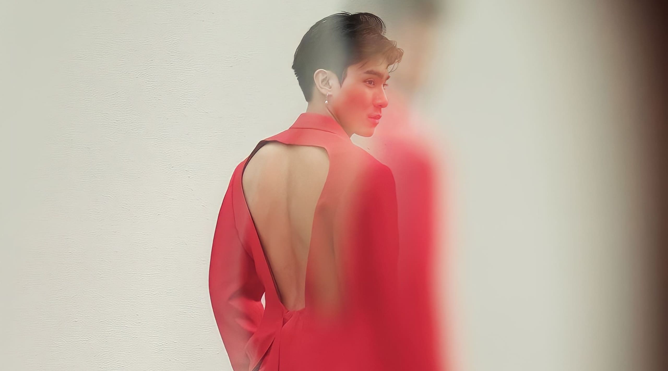 The Backless Suit Trend is Taking the Center Stage For Men